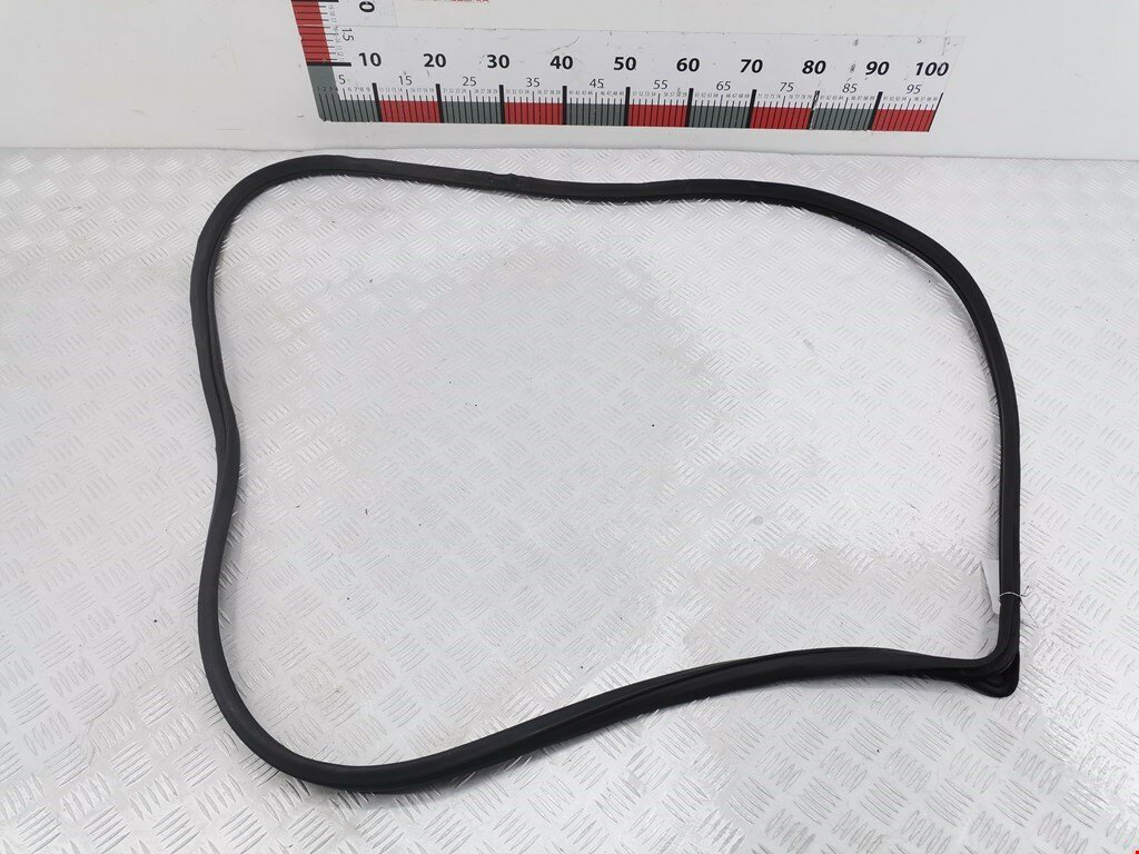 Уплотнитель двери Honda Civic 8 72315SMGE02 арт. 1564563