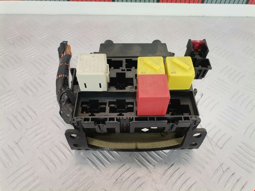 Блок предохранителей Ford Fiesta 4 94FG14A073AA арт. 1514326