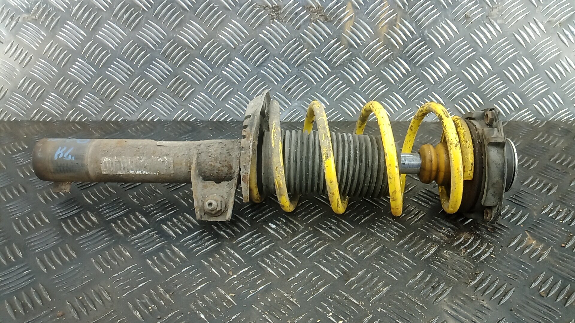 Стойка передняя левая VOLKSWAGEN JETTA 5