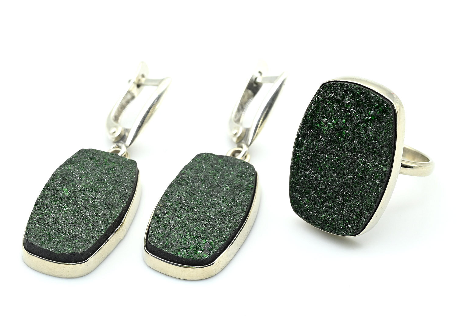 Комплект бижутерии: серьги, кольцо, гранат