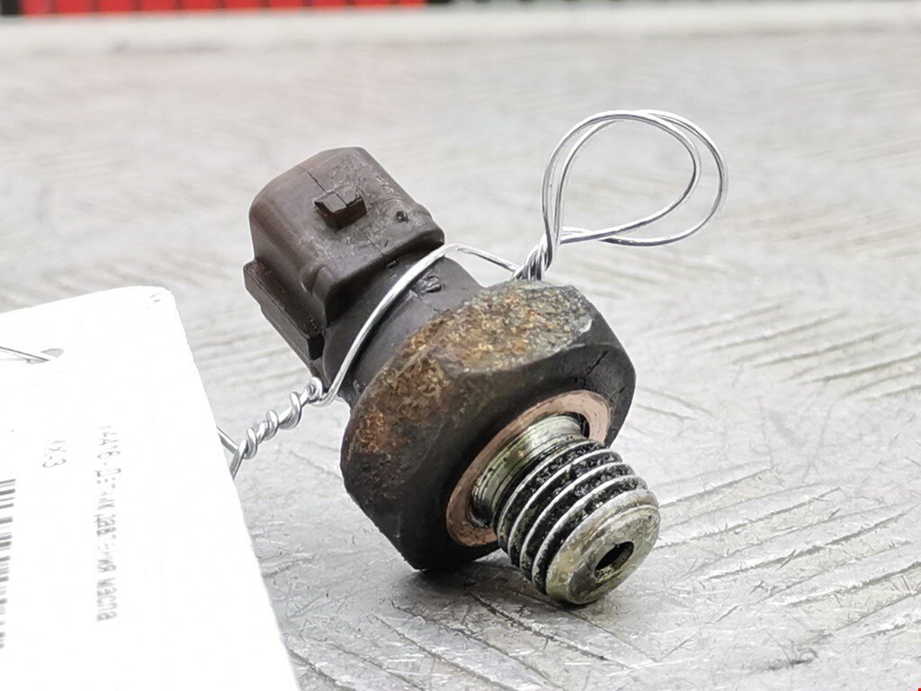 Датчик давления масла BMW 3-Series (E46) 12618611273 арт. 2188519