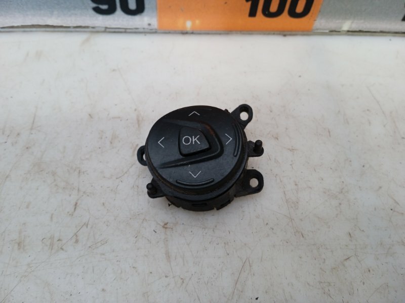 Б/У на рулевое колесо, Форд Фокус 3 Кнопка Ford Focus 2011-2019 3 314068 FORD арт. AM5T14K147AA
