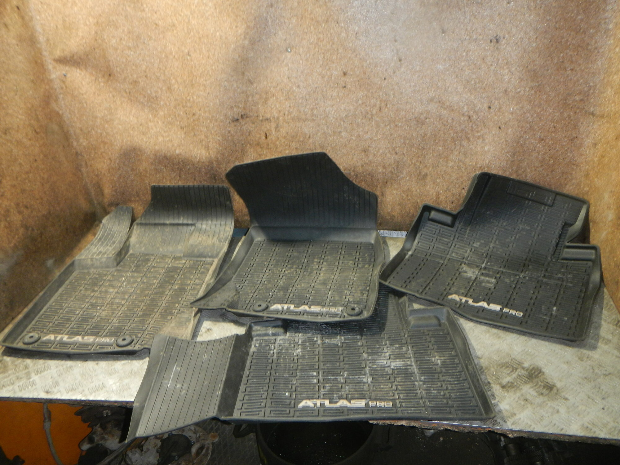 Б/У Коврики салона (комплект), Geely (Джили)-ATLAS PRO (21-) GEELY ATLAS PRO (21-) Без повреждений. 581857 GEELY арт. GA...