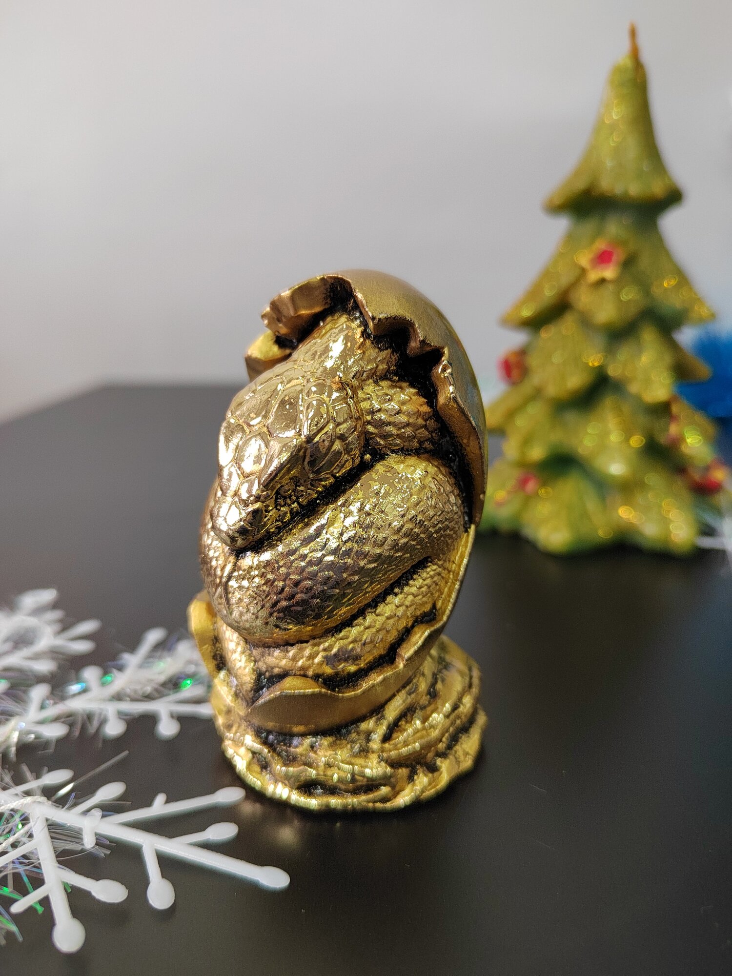 Фигурка змея В яйце декоративная сувенирная для дома (золото) 4*4*7см 716728/SGZ001