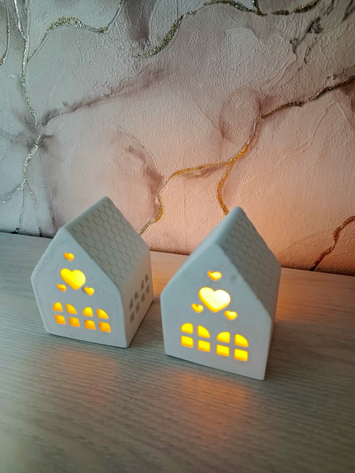 Домики 2 шт. для интерьера со светодиодной свечой в подарок.