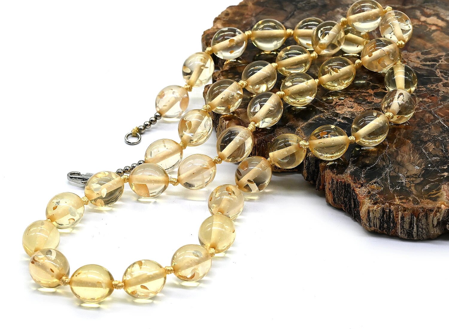 Бусы, янтарь