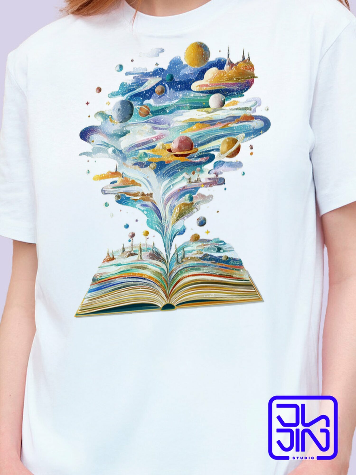 Футболка классическая женская с авторским принтом Книга разноцветная, многоцветная с планетами и космосом в ярком изображении, белый хлопковый трикотаж с прикольным рисунком на груди