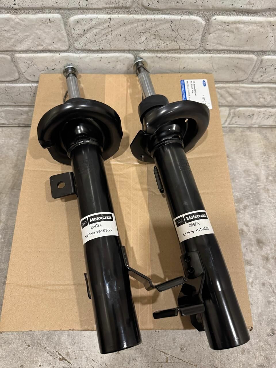 1919355 Оригинальный комплект амортизаторов Ford