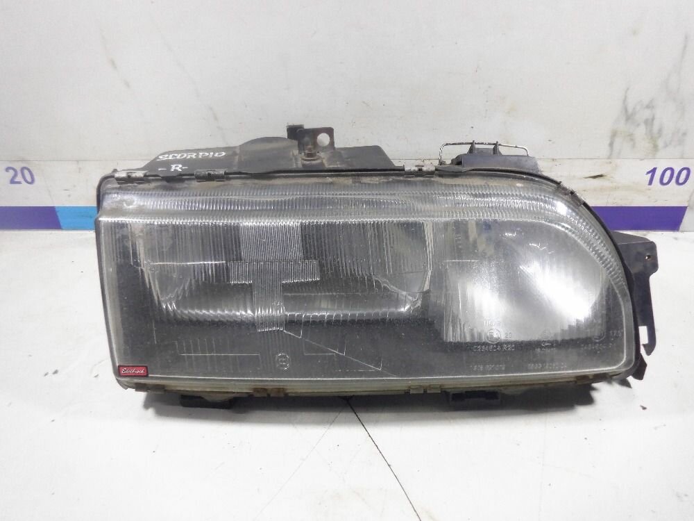 Фара правая Ford Scorpion 6817822