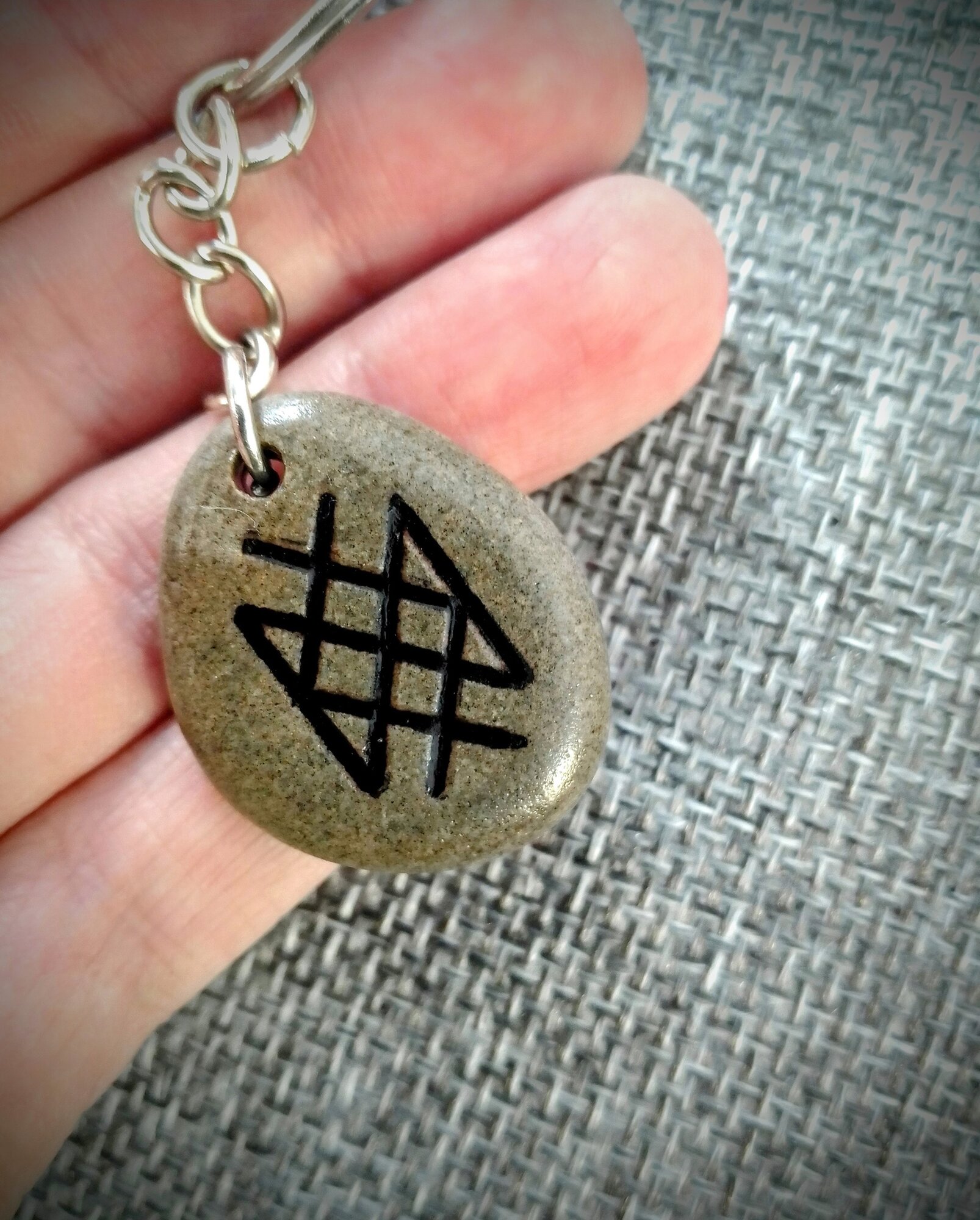 Рунический оберег на здоровье и исцеление (гравировка на природном камне)