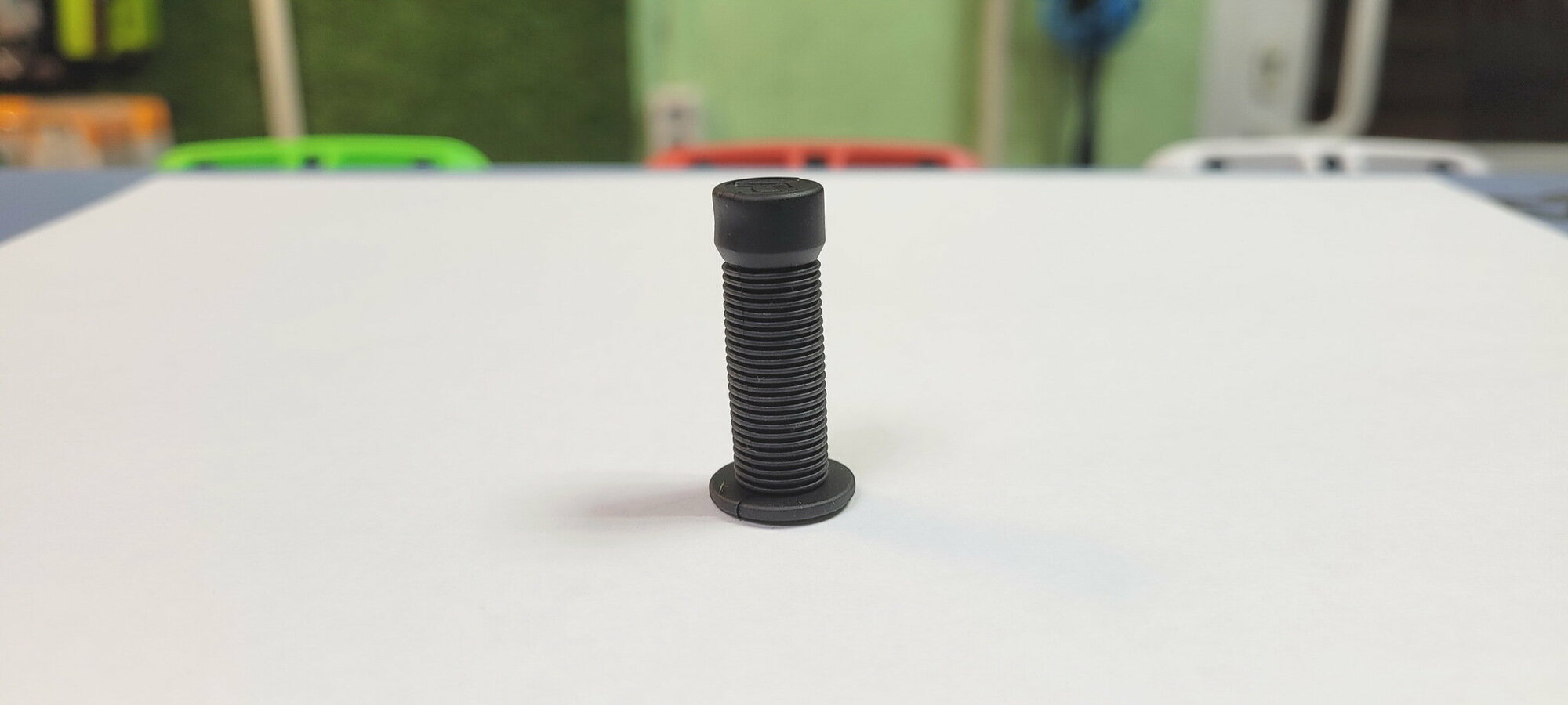 Колпачок на ниппель в форме грипсы ODI Longneck, Schrader, черный