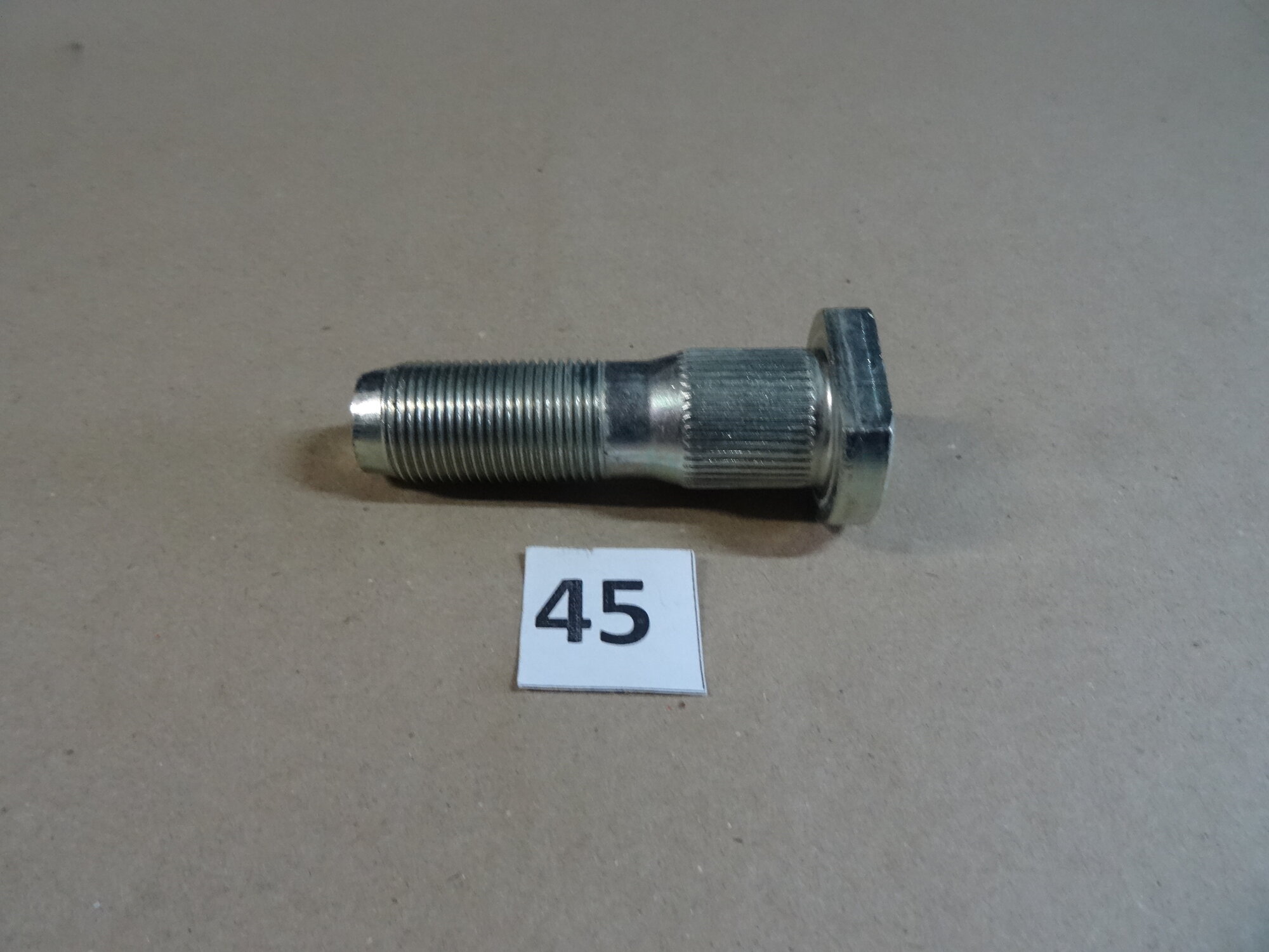 Болт М20х1,5х72 передней ступицы н/о КамАЗ-4310(со шлицами)кл. пр.10.9