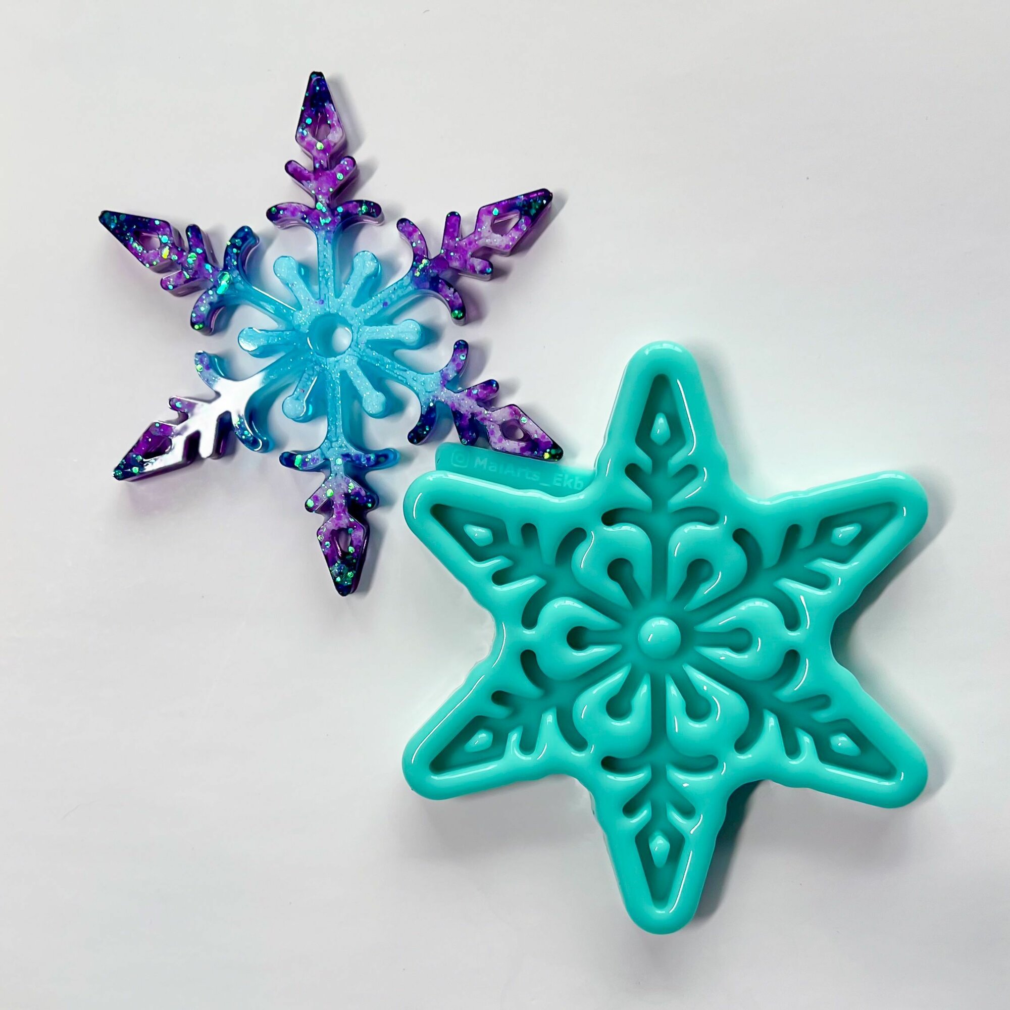 Силиконовый молд для эпоксидной смолы новогодняя игрушка "Снежинка №6"