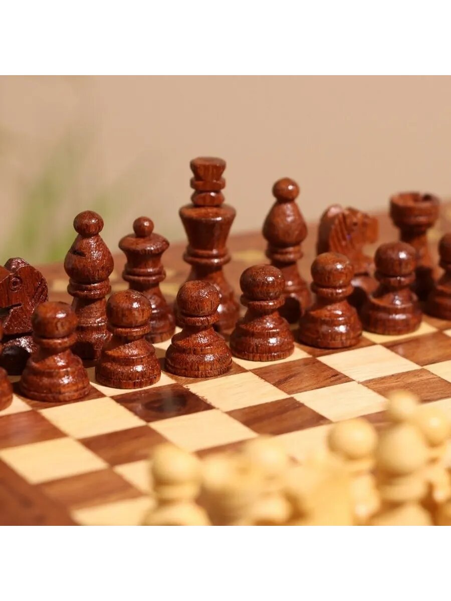 Компактные деревянные шахматы для путешествий