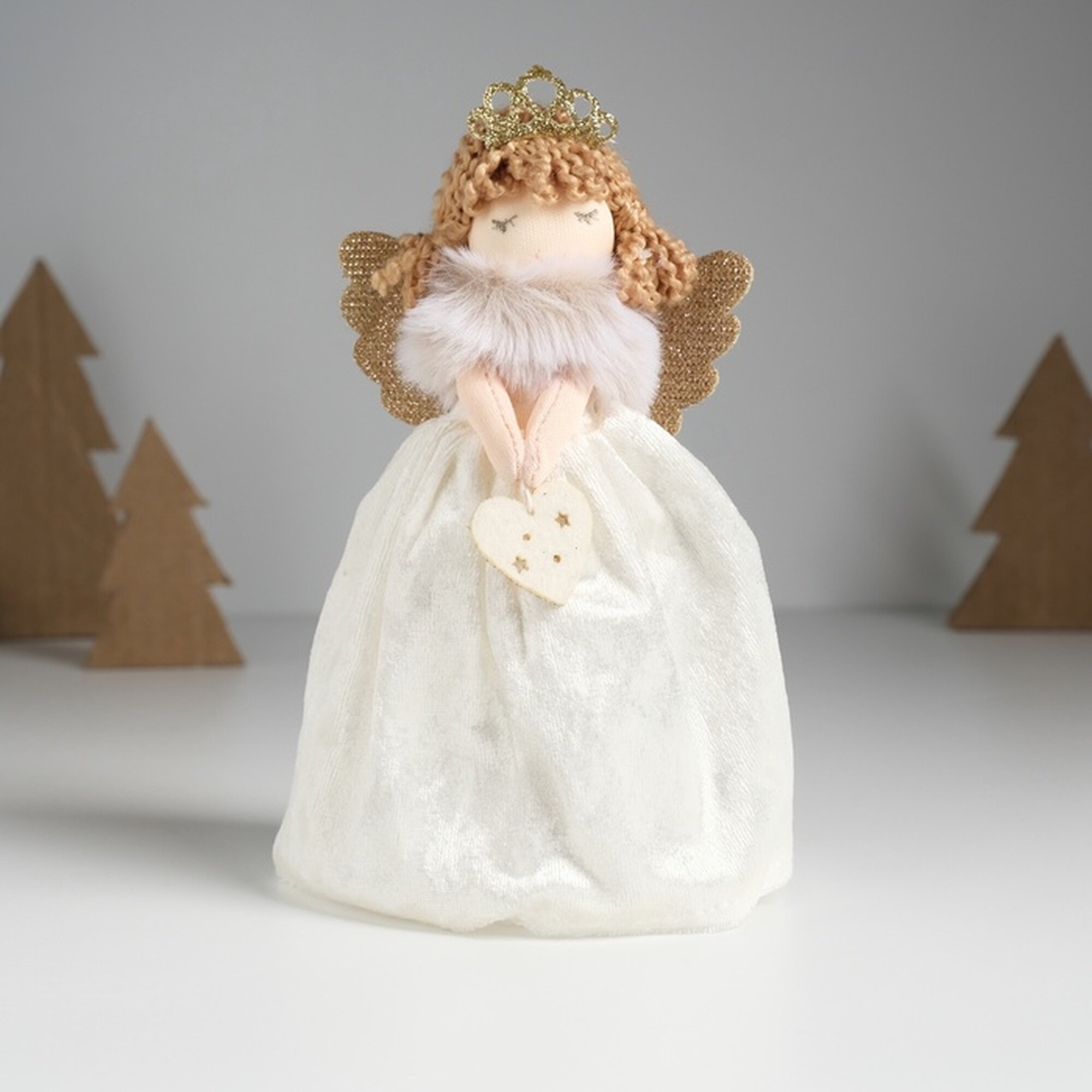 Интерьерная текстильная кукла «Принцесса-ангел в белом бархатном платье с сердечком», 7.5×8×17.5 см