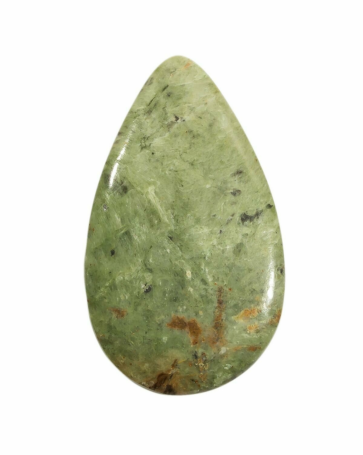 Кабошон из хромдиопсида размером 42х25х3 мм.