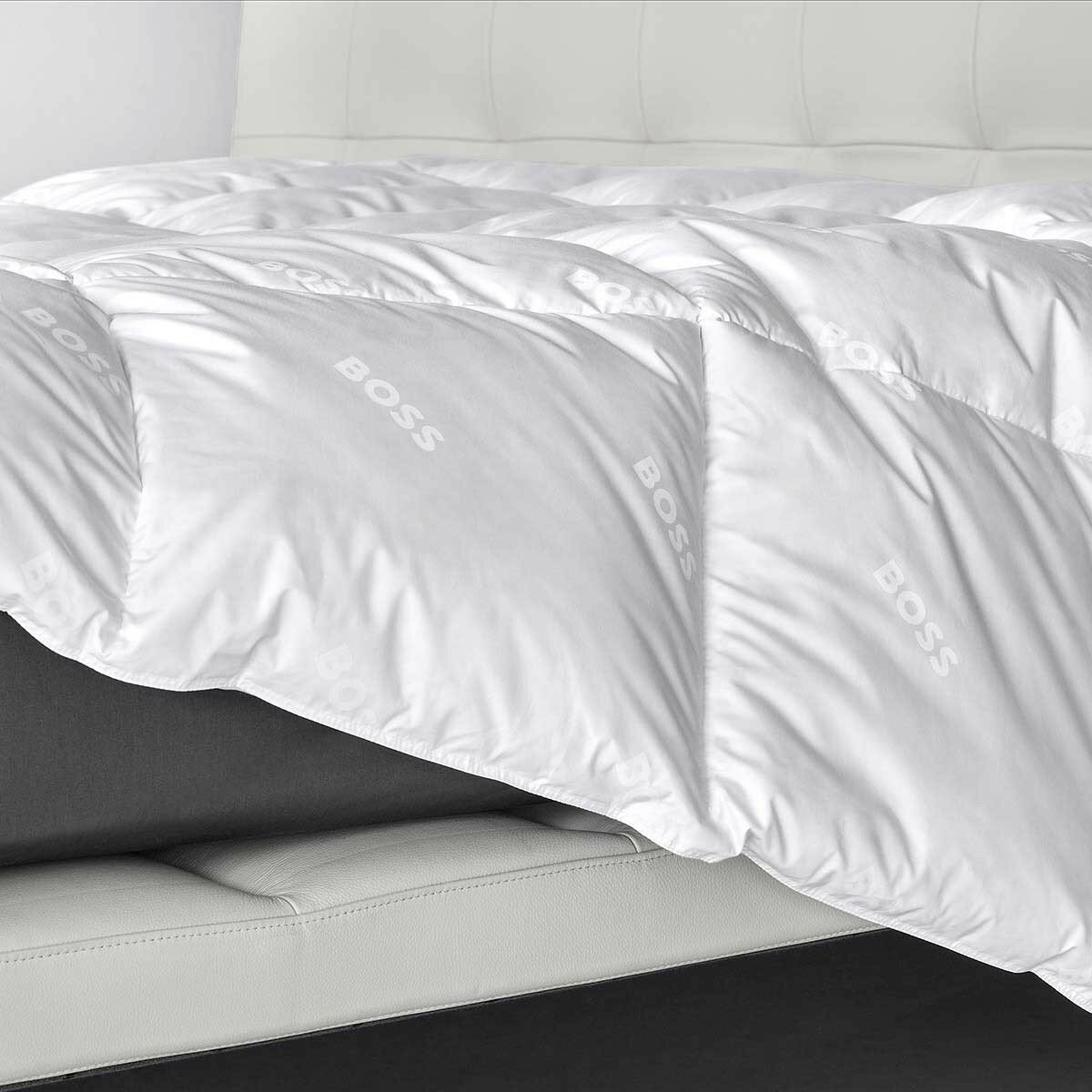 Одеяло Boss Хьюго Босс Среднее (Hugo Boss Medium) Белый (White) 140x200 см