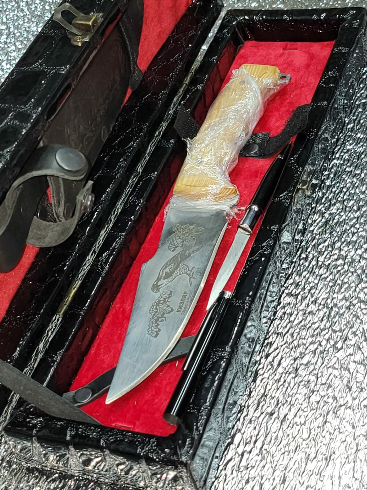 Нож туристический разделочный Сокол , ястреб , сапсан в чехле ножнах и подарочный черный кожаный футляр и ручка нож
