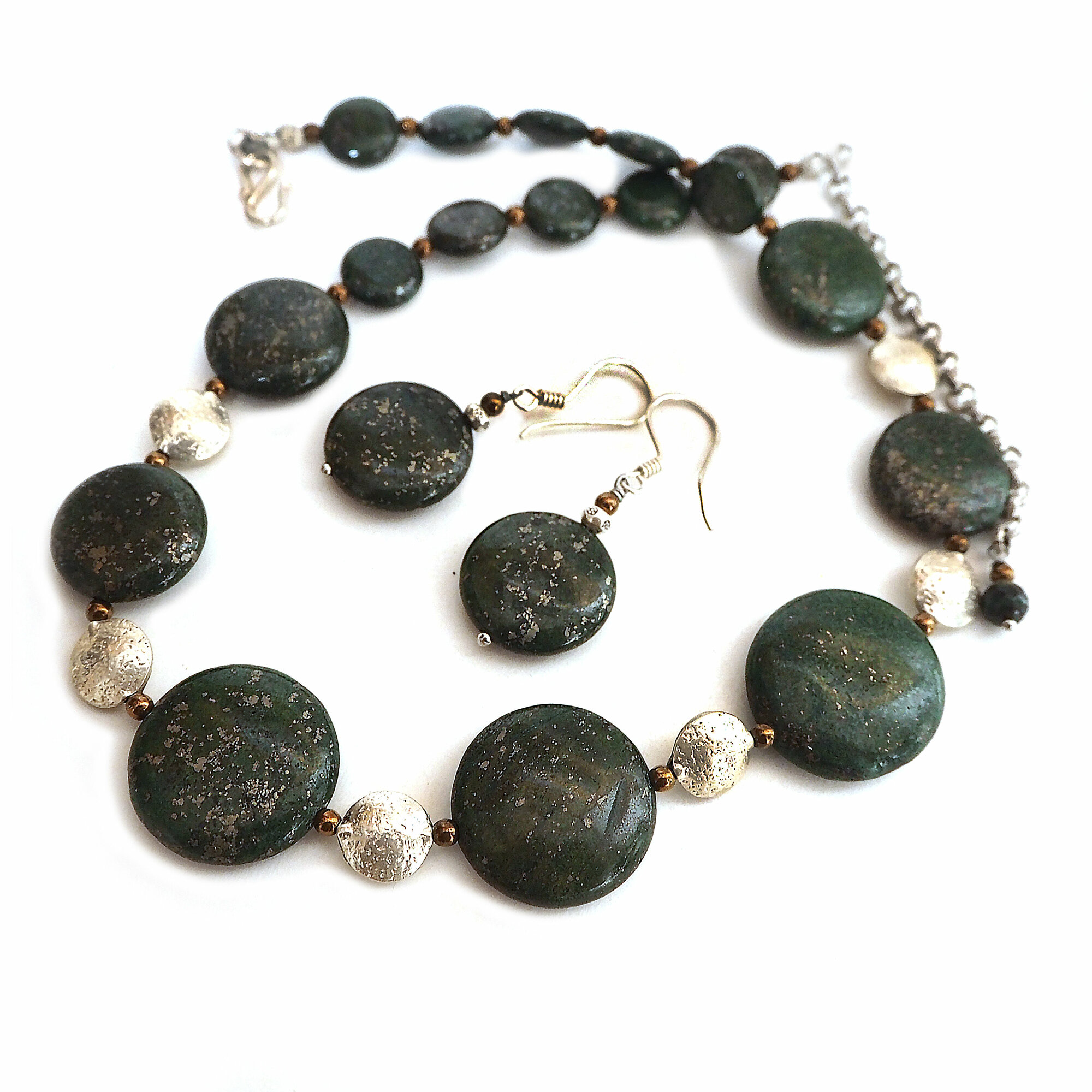 Комплект бижутерии: колье, серьги, лазурит, пирит