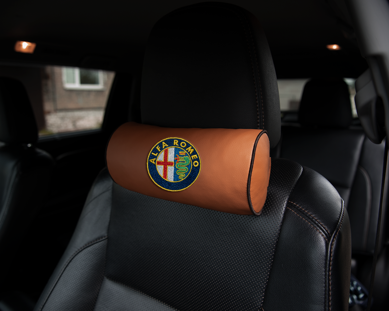 Автомобильная подушка-валик на подголовник экокожа Fox c вышивкой ALFA ROMEO