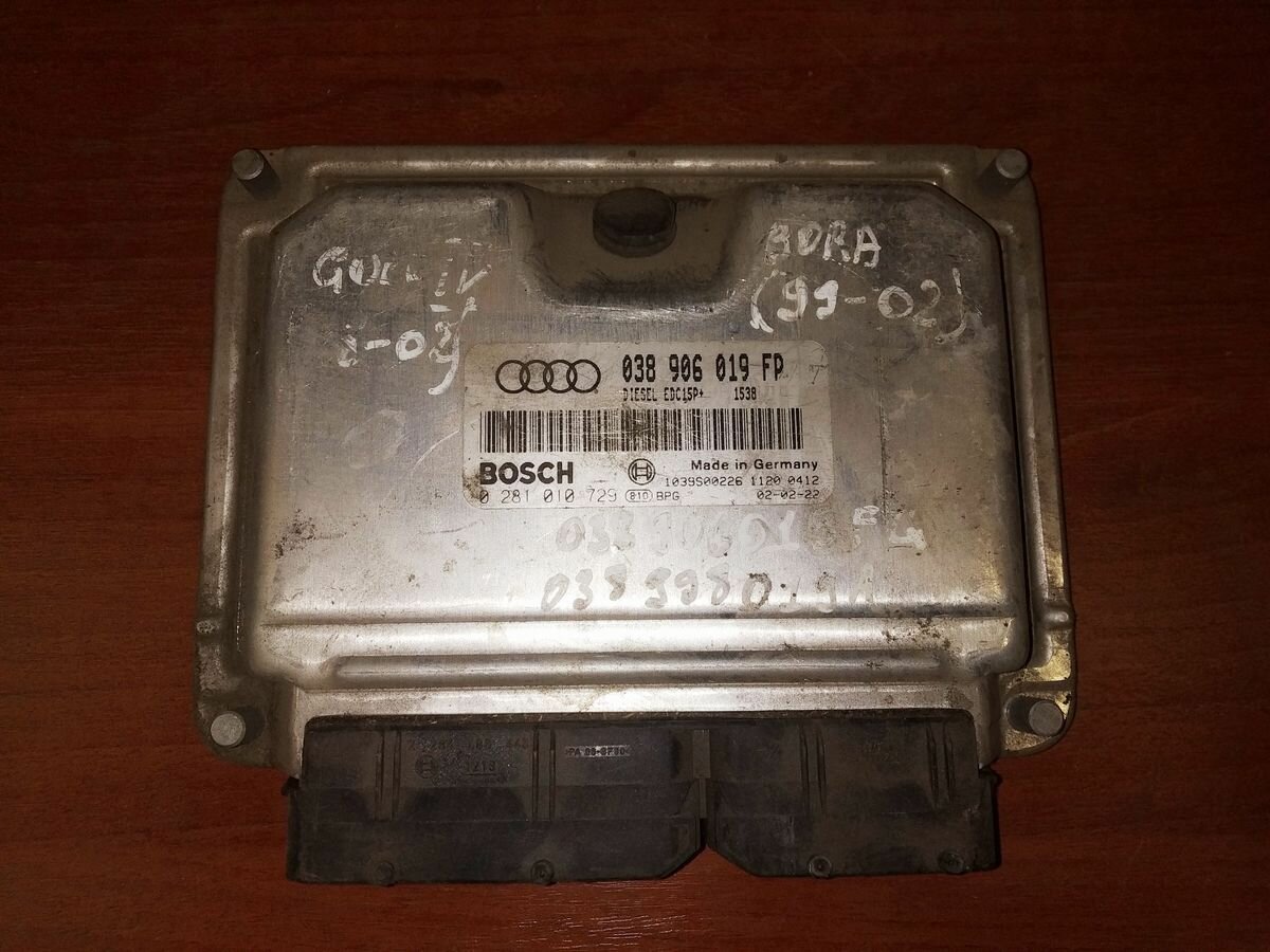 Блок управления двигателем Volkswagen Golf 1.9 AWX