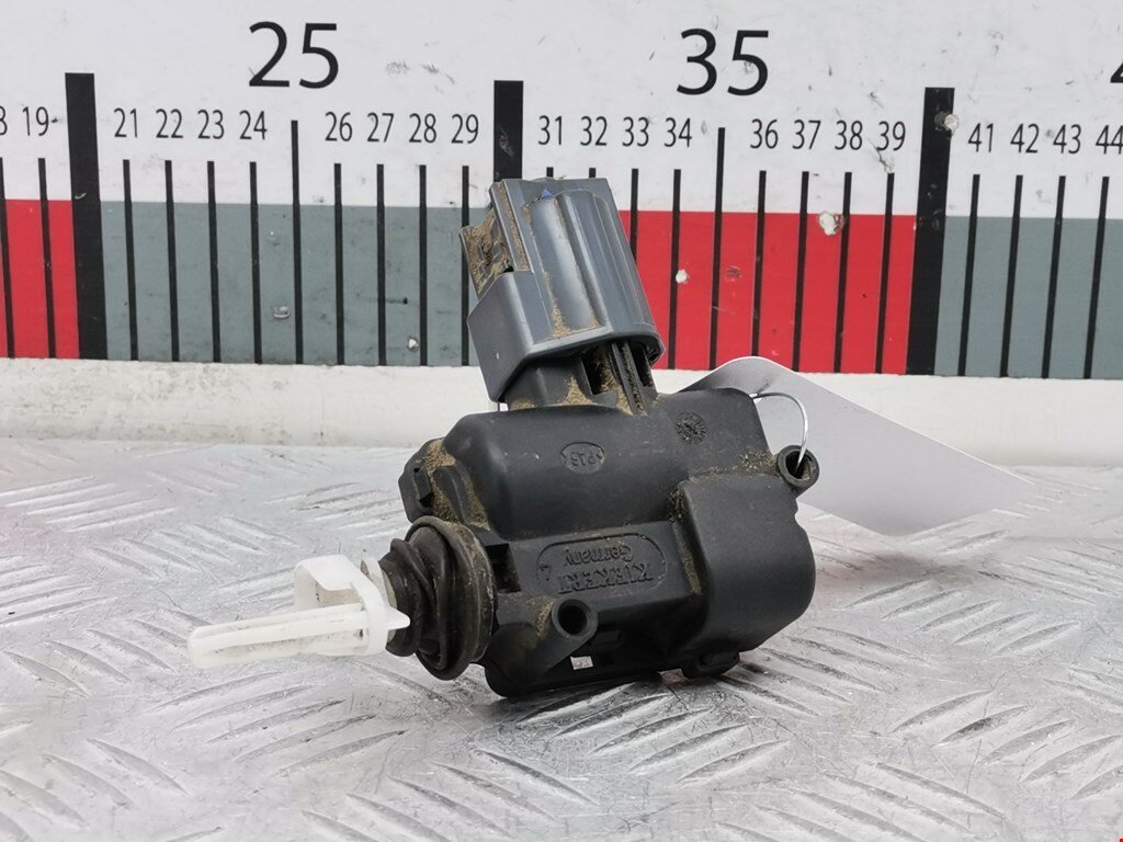 Сервопривод (электропривод моторчик привода) лючка бензобака Ford C-MAX 1 арт. 1990767