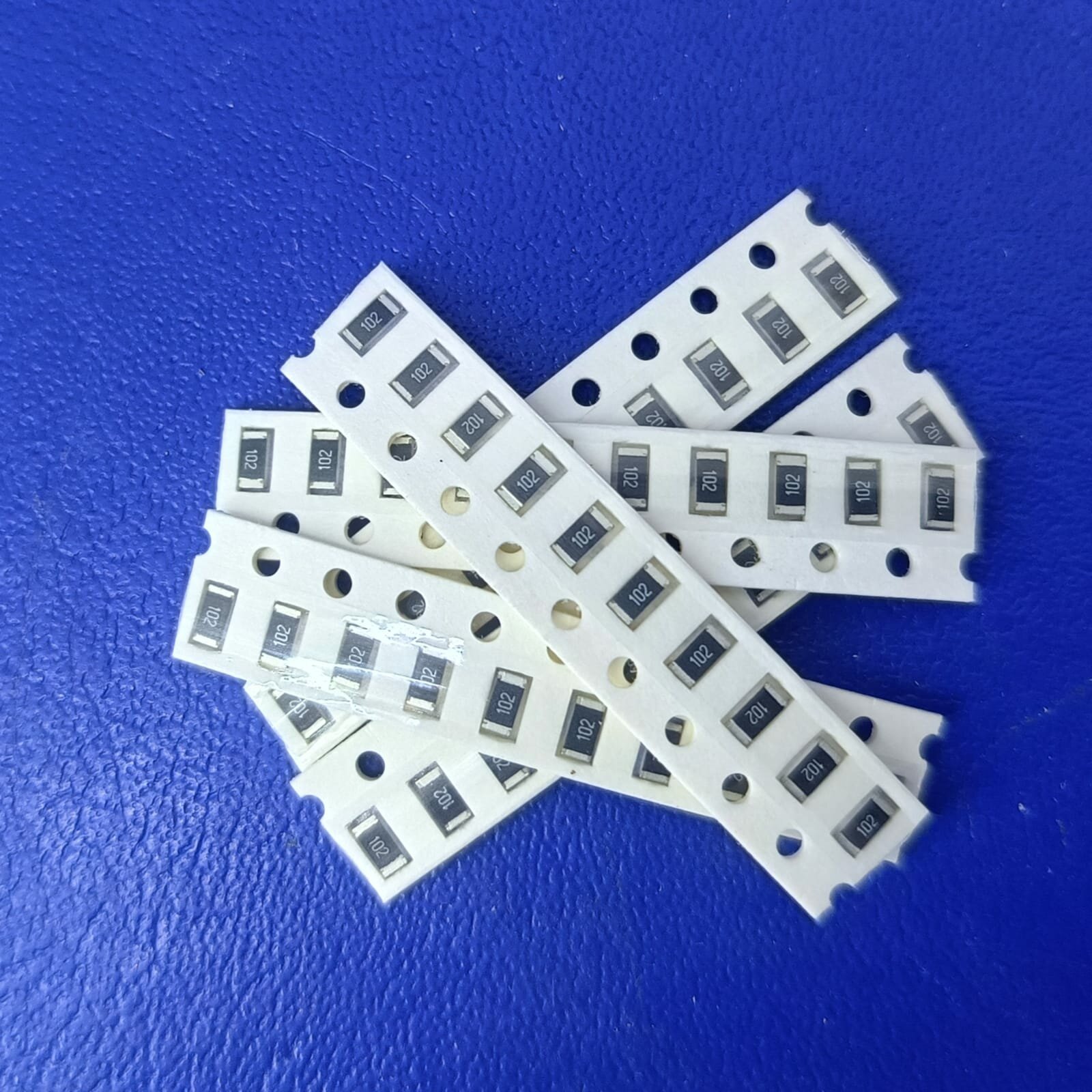 50 штук SMD резистор 1206 / 3216 (R) 1K (арт.64986)