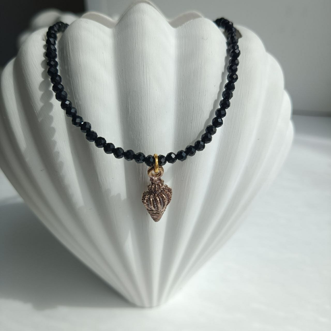 Чокер, шпинель