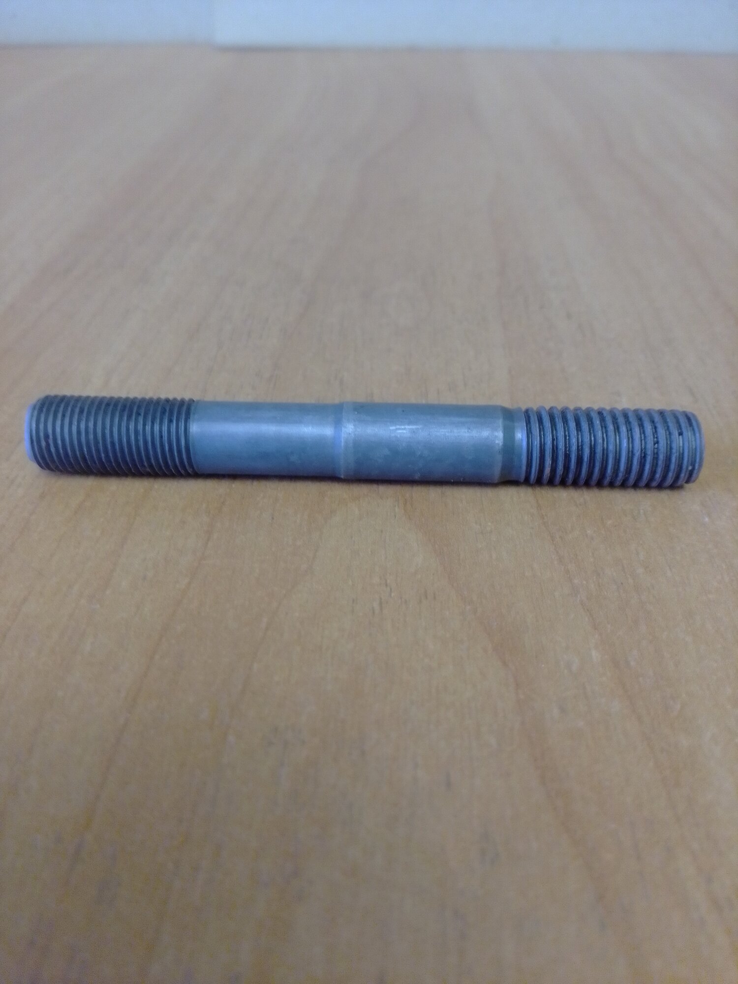 Шпилька М10х1х60 для автомобилей (оси коромысел др.). 291808-п . Класс прочности 10.9. Красная Этна