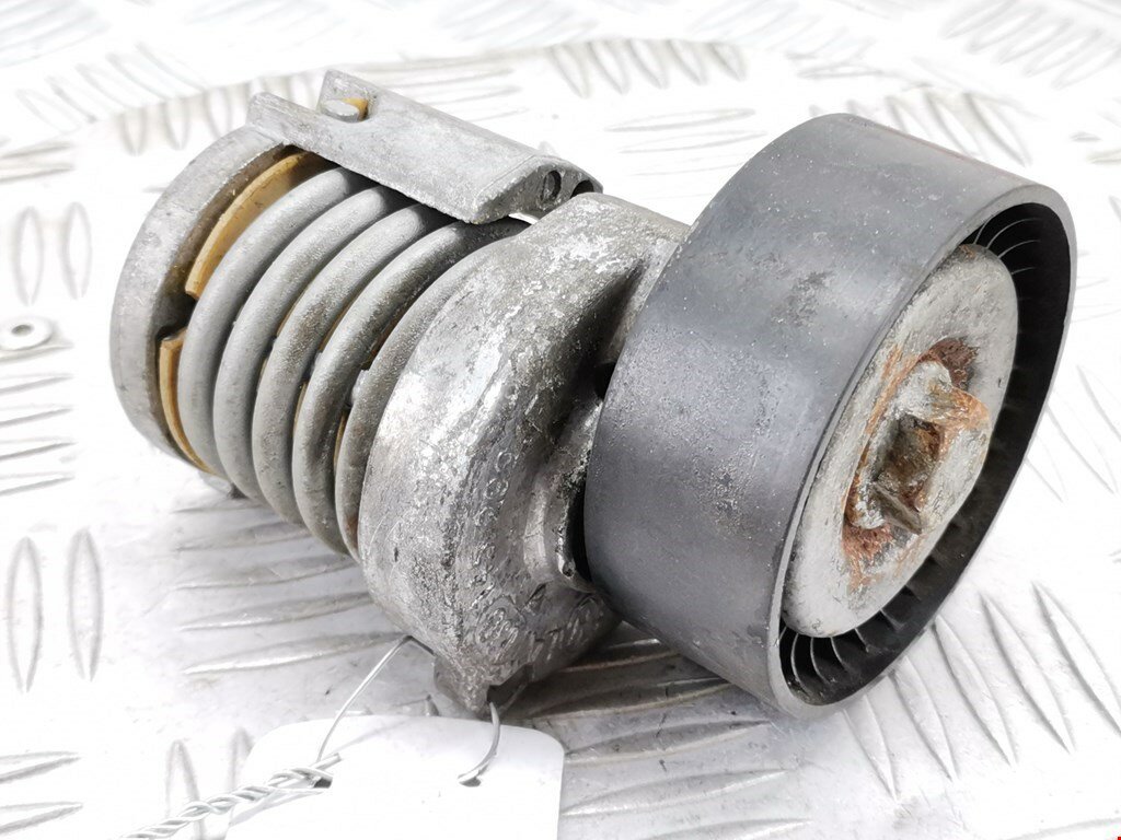 Натяжитель ремня генератора (приводного поликлинового ремня Volkswagen Fox 030145299F арт. 1856494