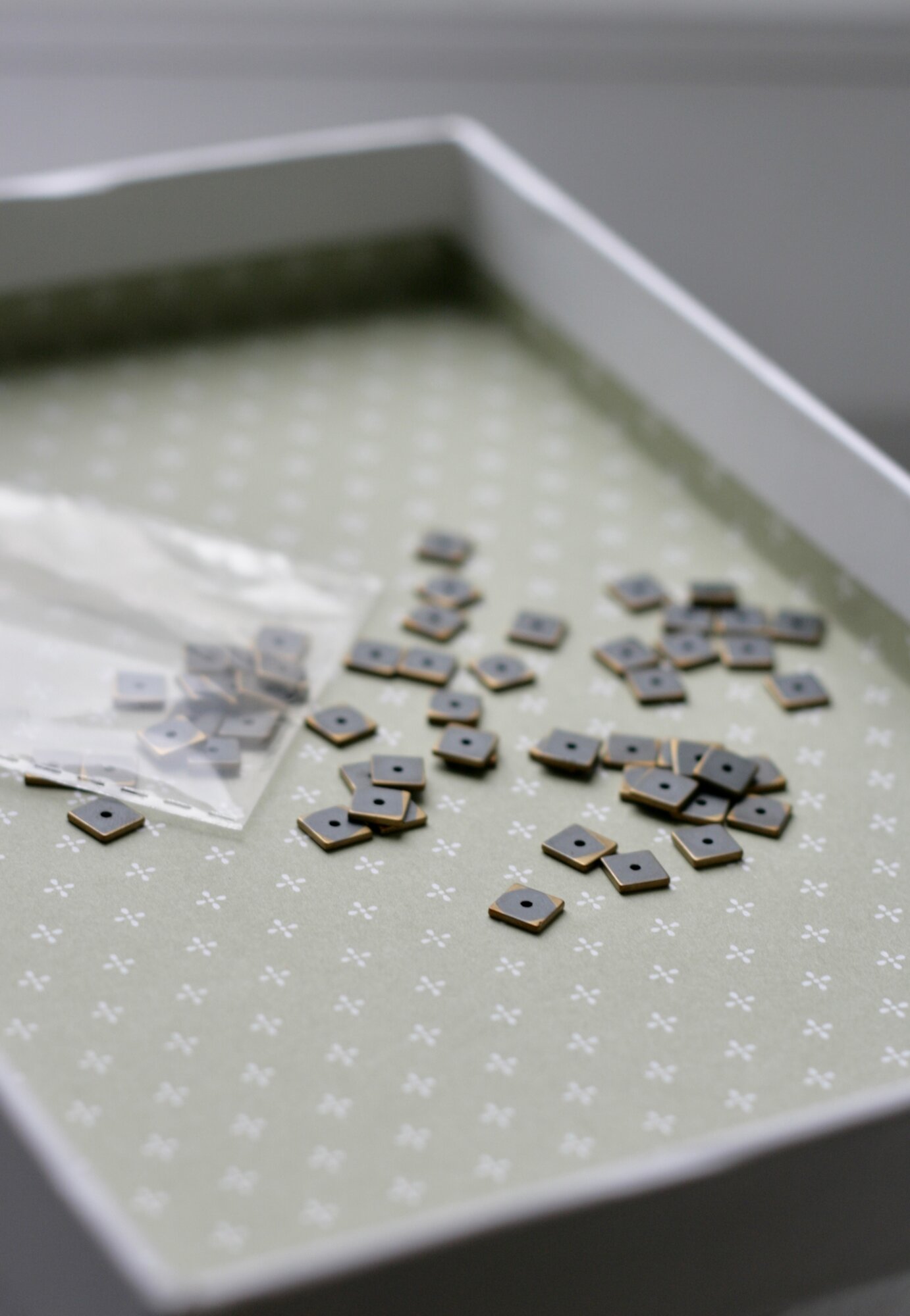 Разделительные квадратные плоские бусины для рукоделия