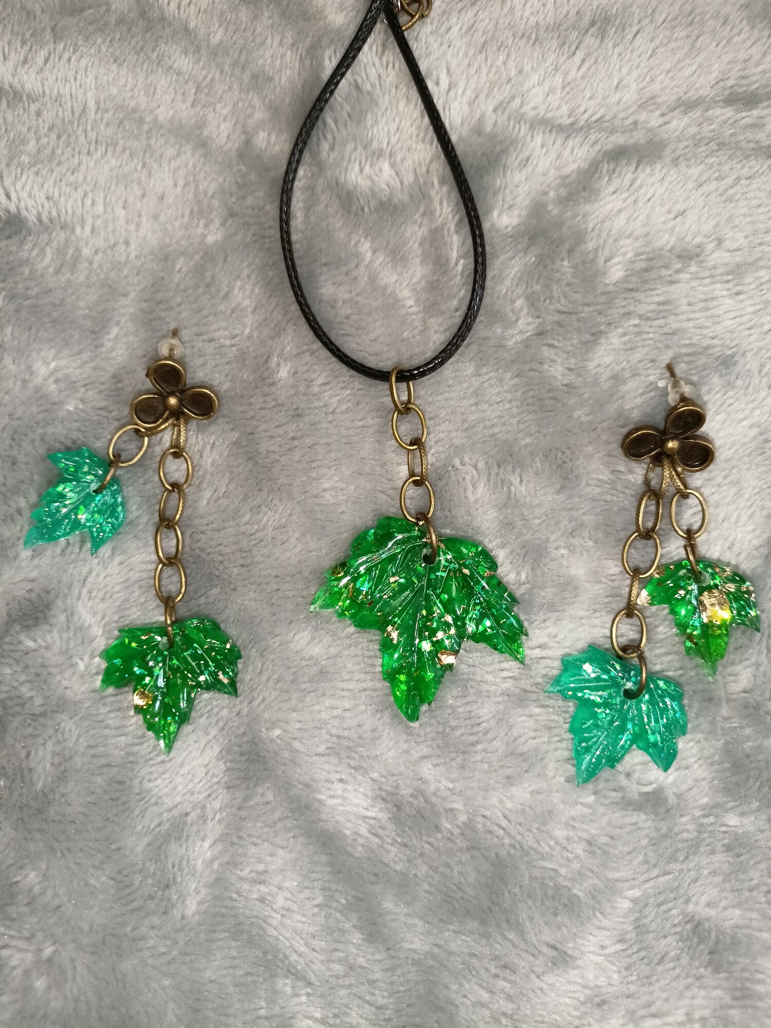 Комплект бижутерии: подвеска, шнур, браслет, серьги, эпоксидная смола