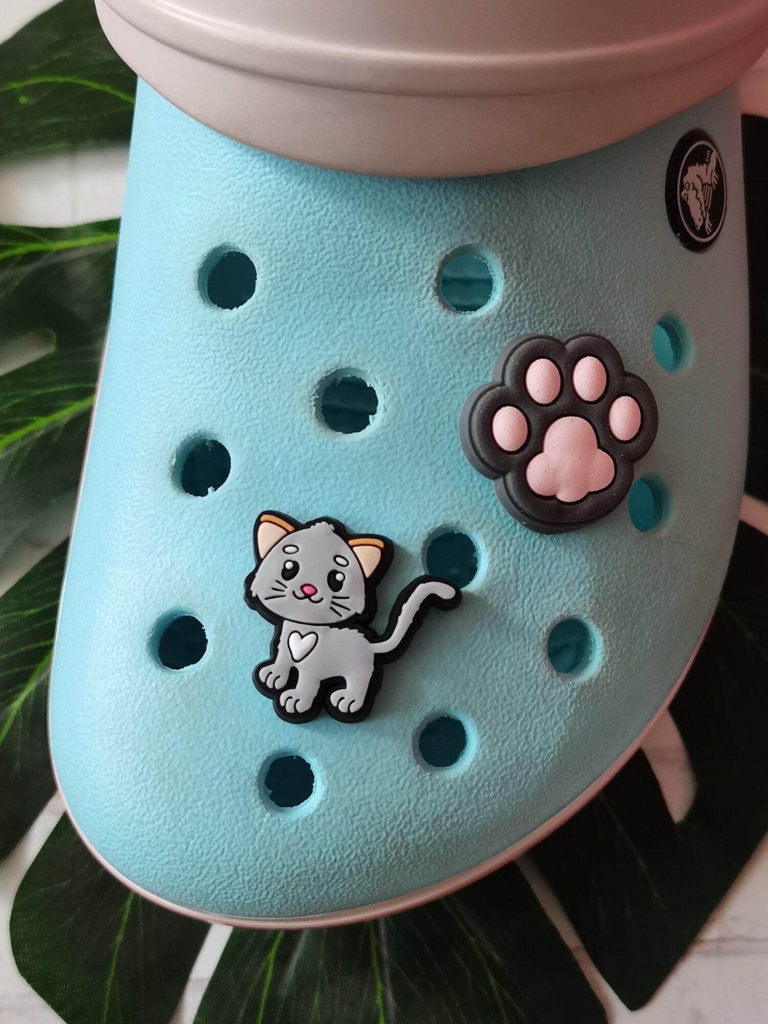 Джибитсы для crocs кошка лапки