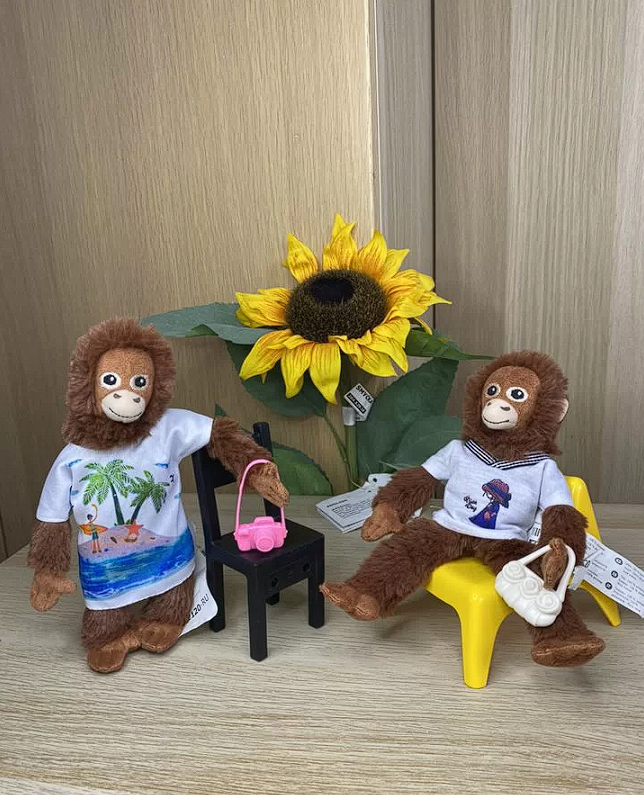 Обезьянка в одежде , рандомной икеа Арт 206.061.02