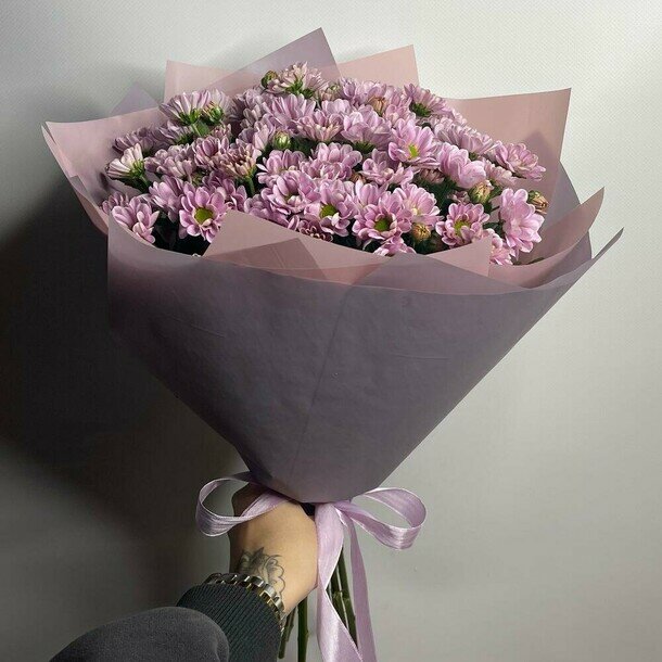 Букет Well Flowers, 9 хризантем, круглый, XL, дизайнерская упаковка, букет свежих цветов