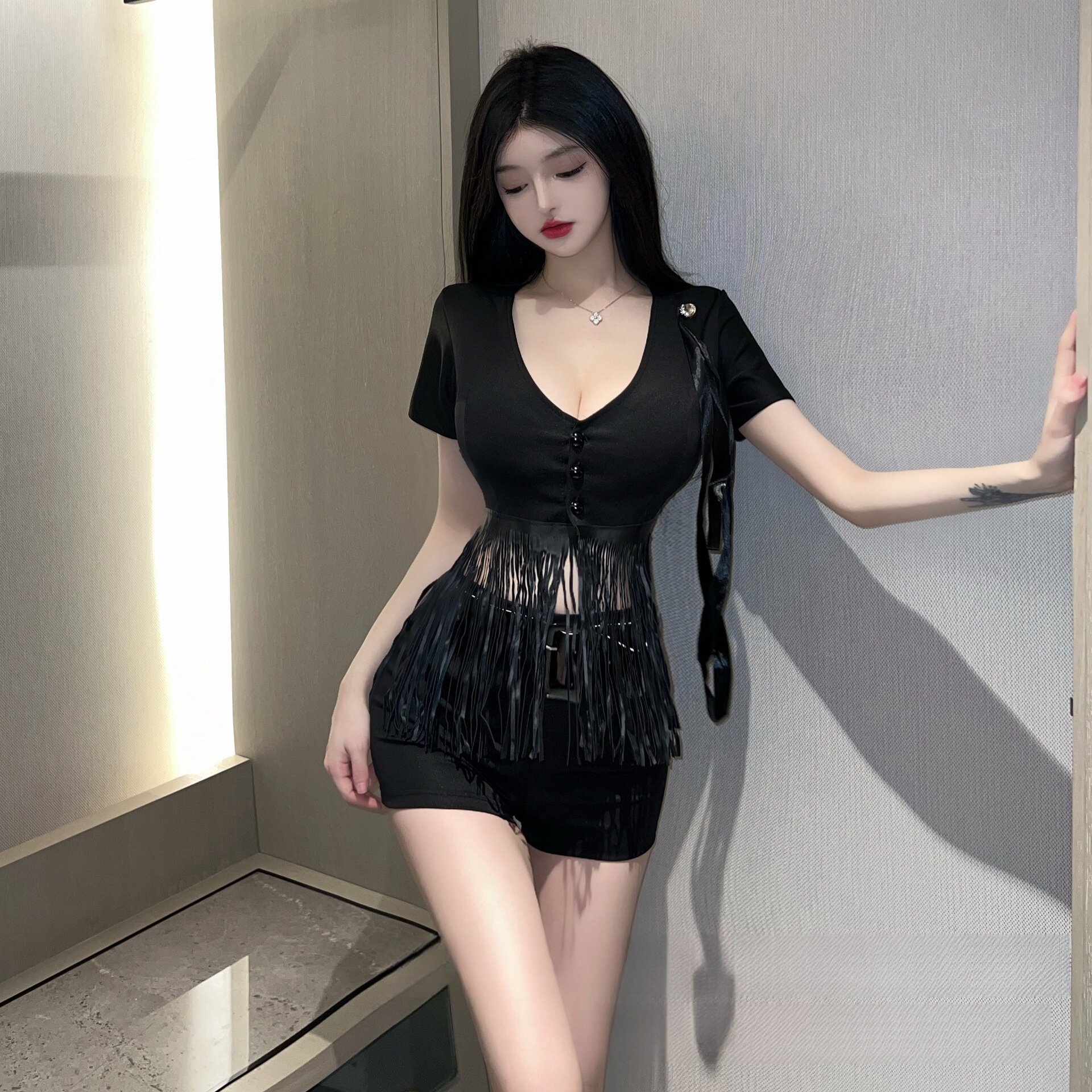 Сексуальное нижнее белье, комплект униформы для косплея полицейской из ночного клуба, соблазнительный наряд стюардессы, наряд зрелой офисной секретарши в европейском и американском стиле. Черная униформа полицейской с бахромой.