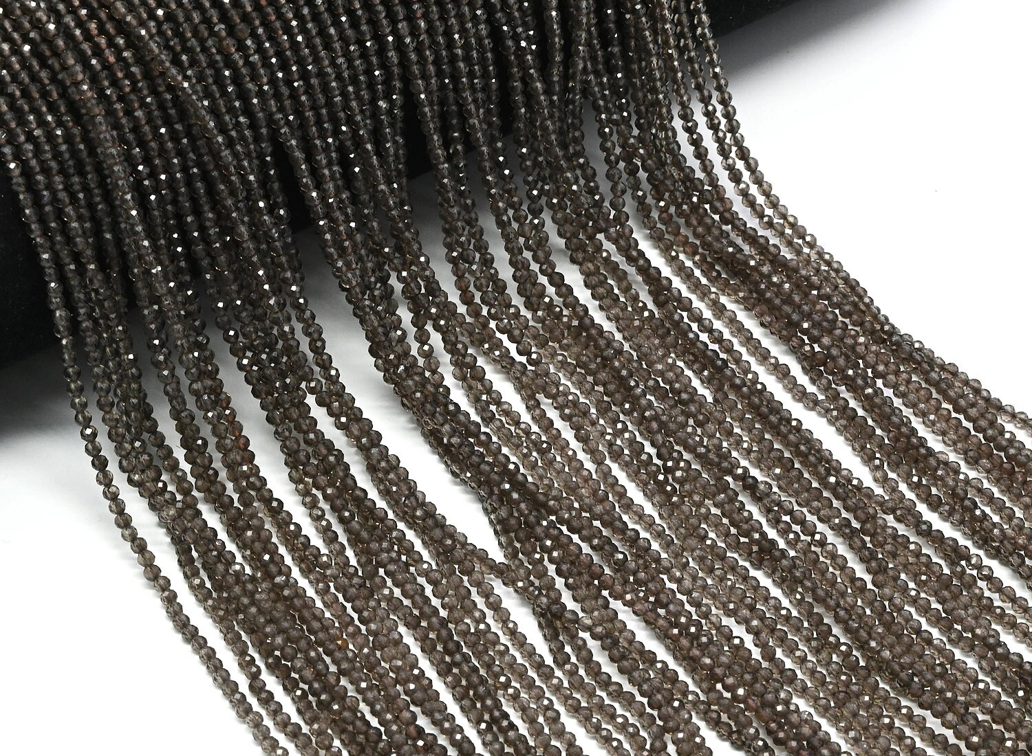Бусины из раухтопаза шарик гр.2мм, 39см, 160 бусин .