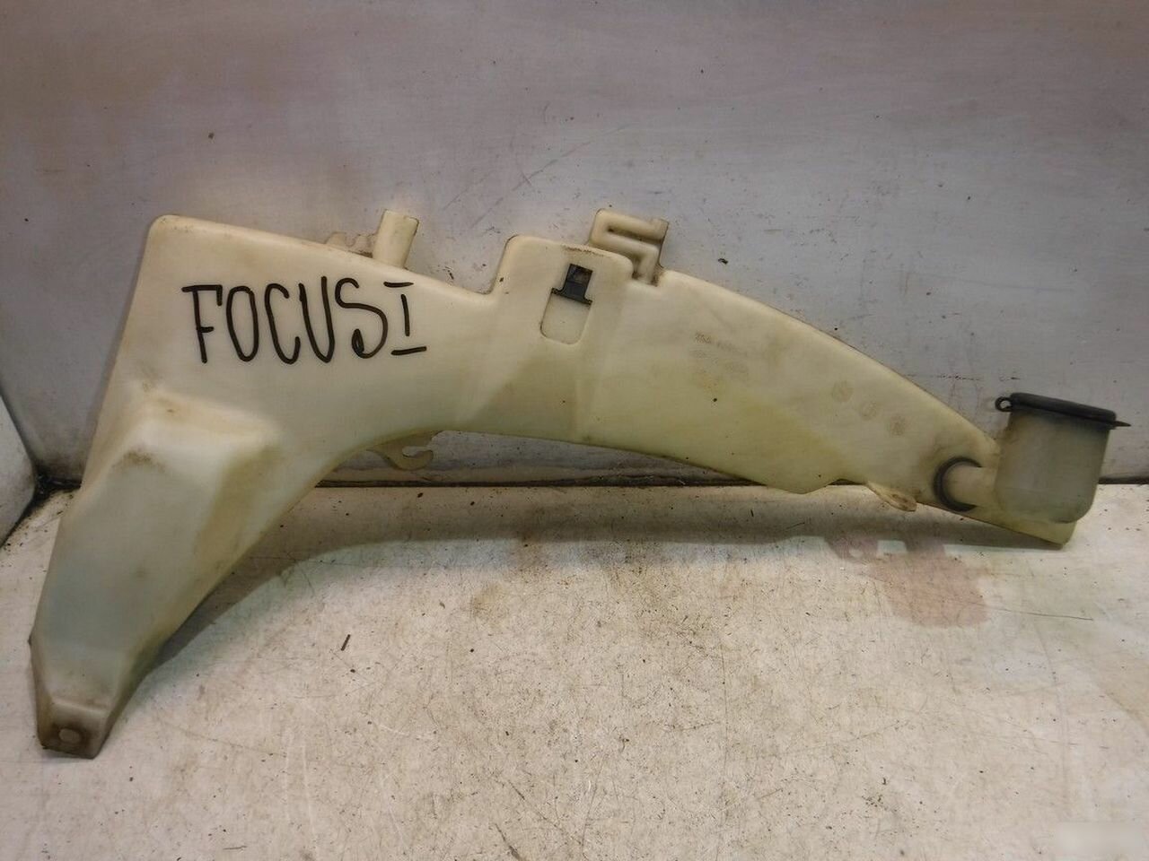 Бачок омывателя лобового стекла Ford Focus I (1998—2004)