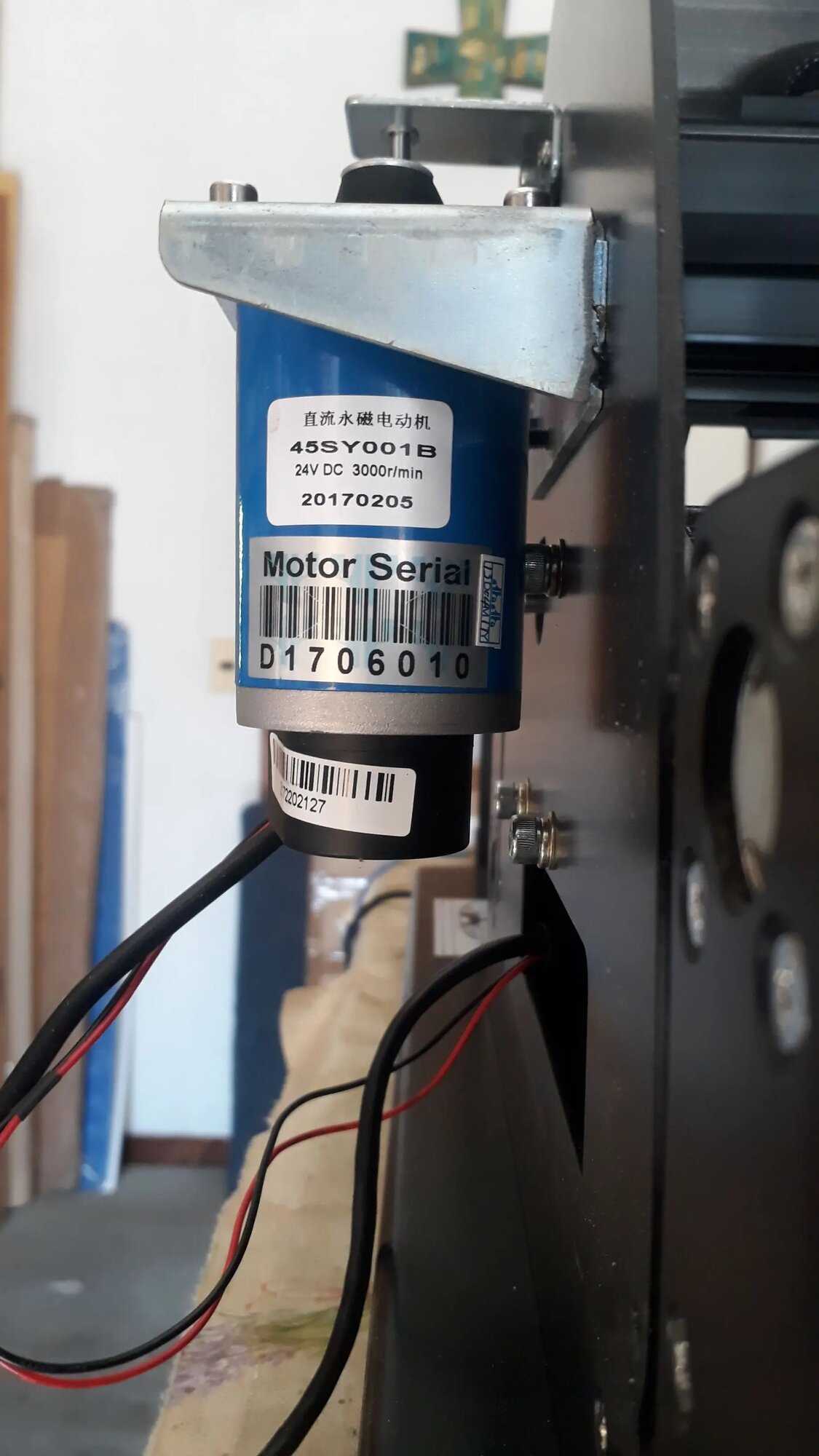LIW Серводвигатель 45SY001B 24В servo motor