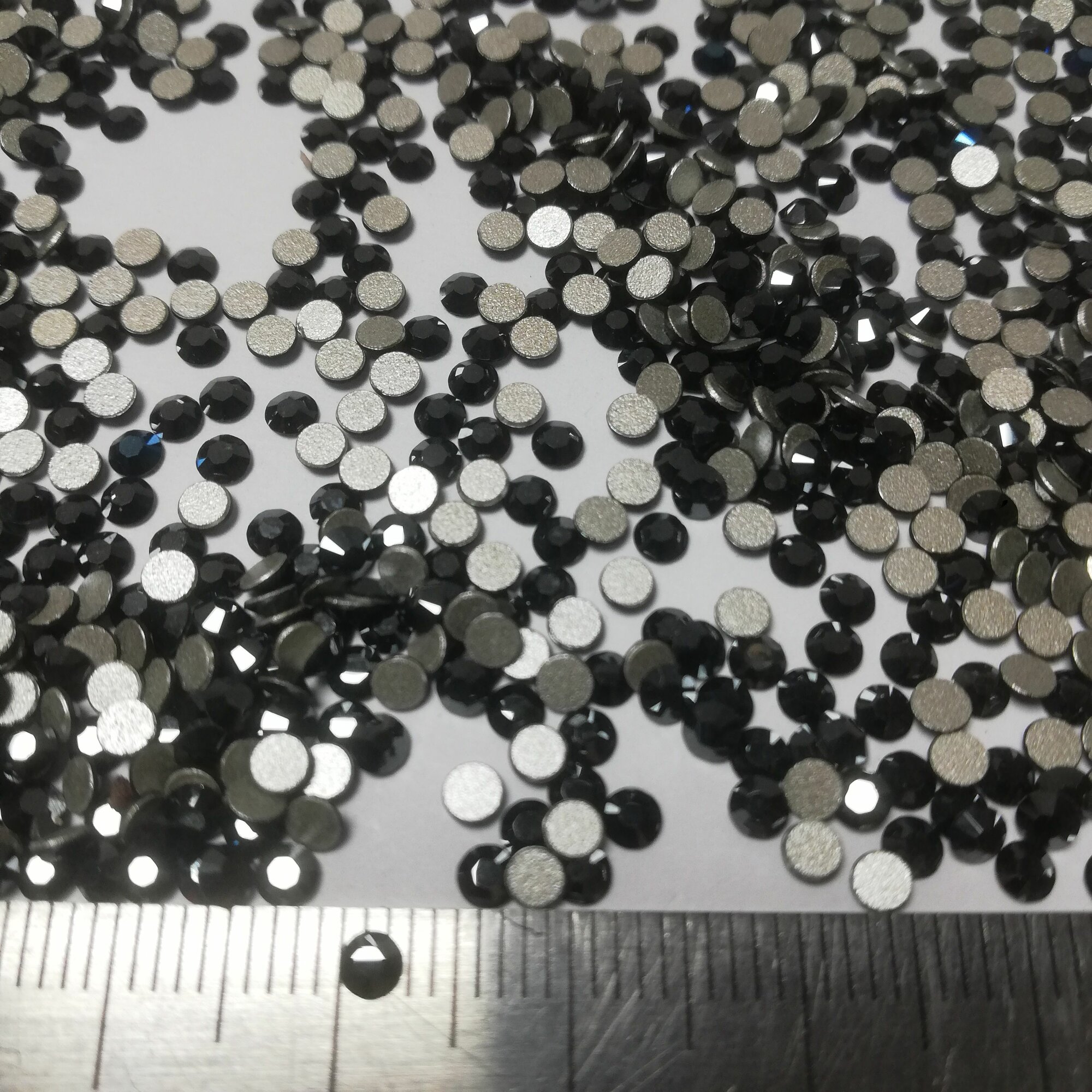 Клеевые стразы Сваровски ss 10 490 шт 2.8 мм