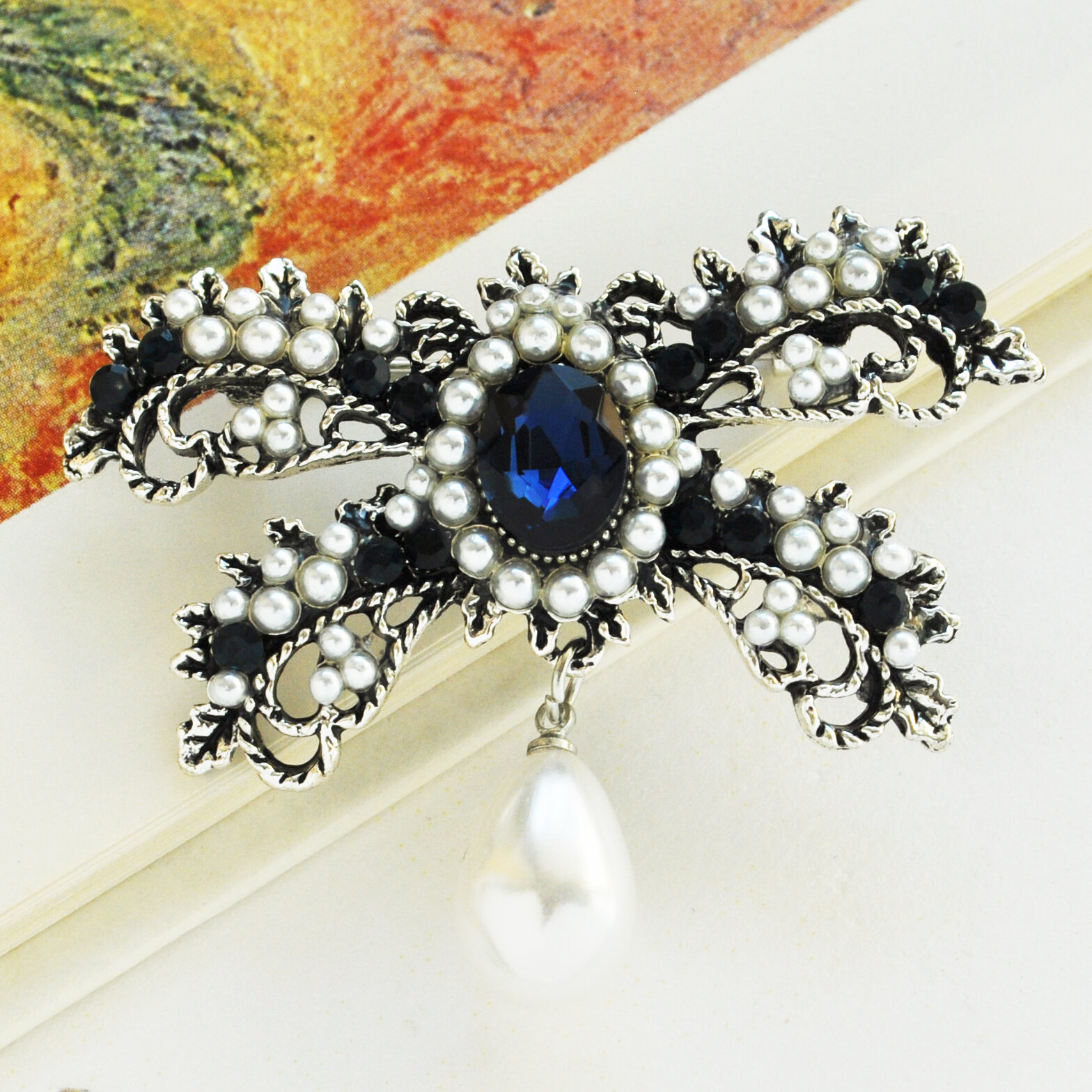 Брошь, стразы, жемчуг имитация