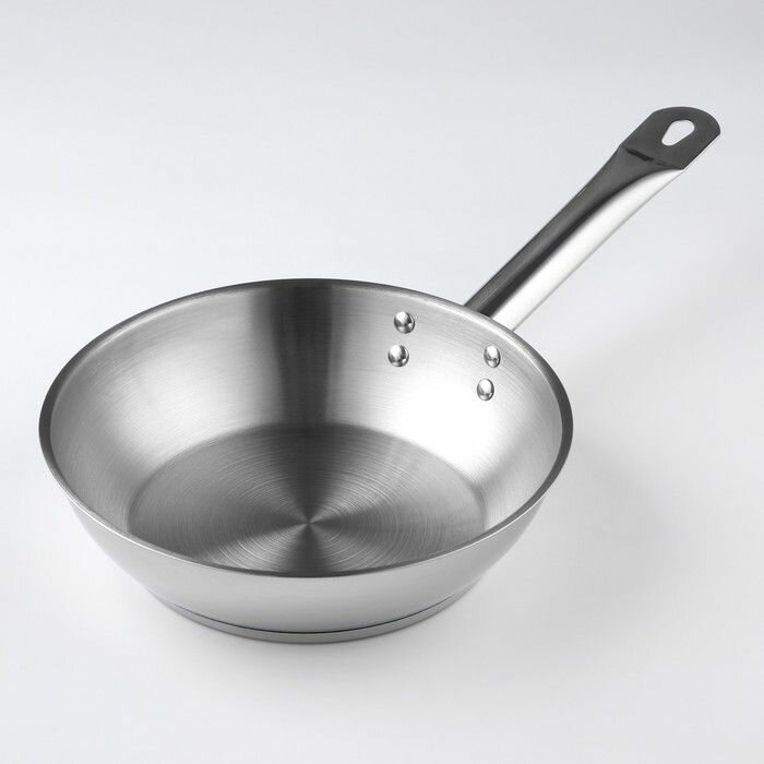 Сковорода Катунь "Общепит", d-22 см, дно 3,5 мм, с теплораспределителшьным слоем