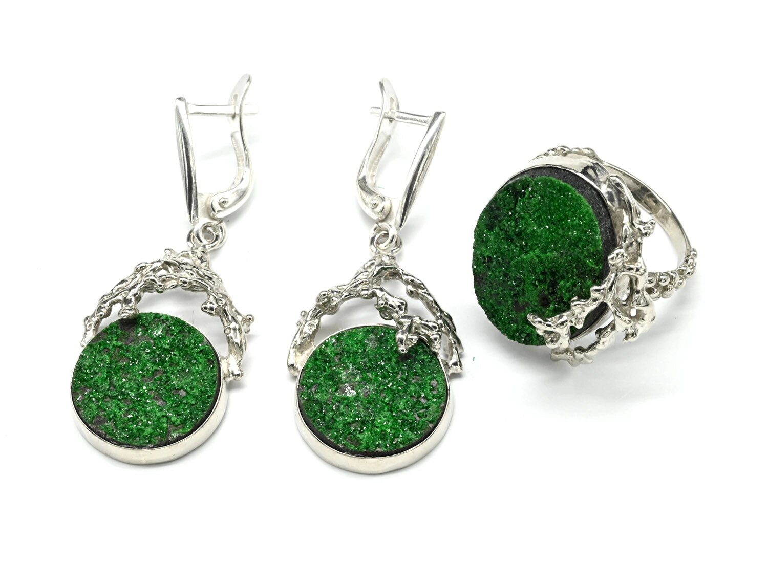 Комплект бижутерии: кольцо, серьги, гранат