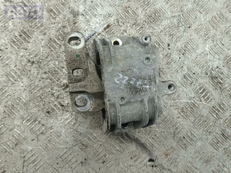 Подушка крепления двигателя Volkswagen Golf-5