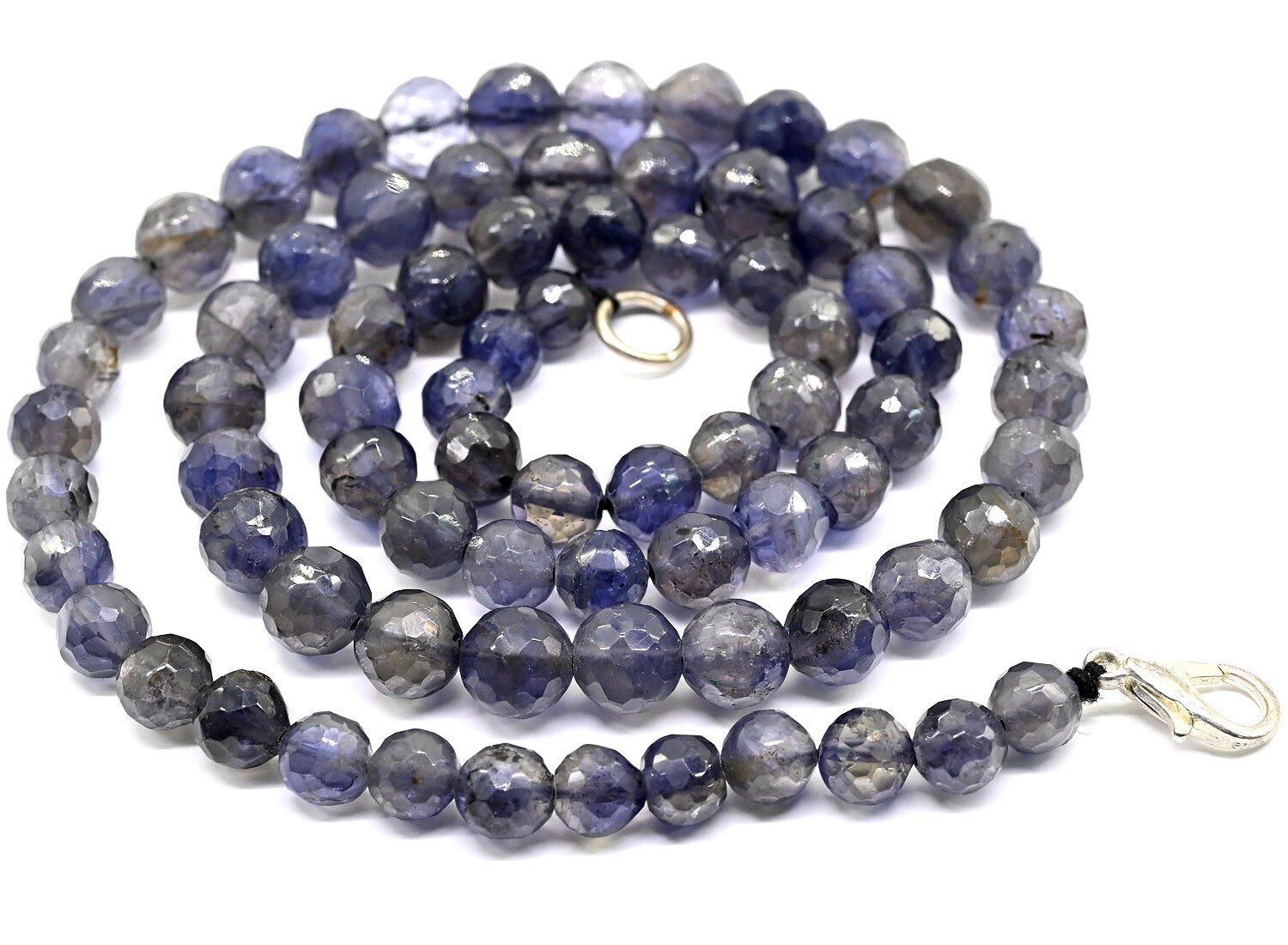 Бусы, иолит