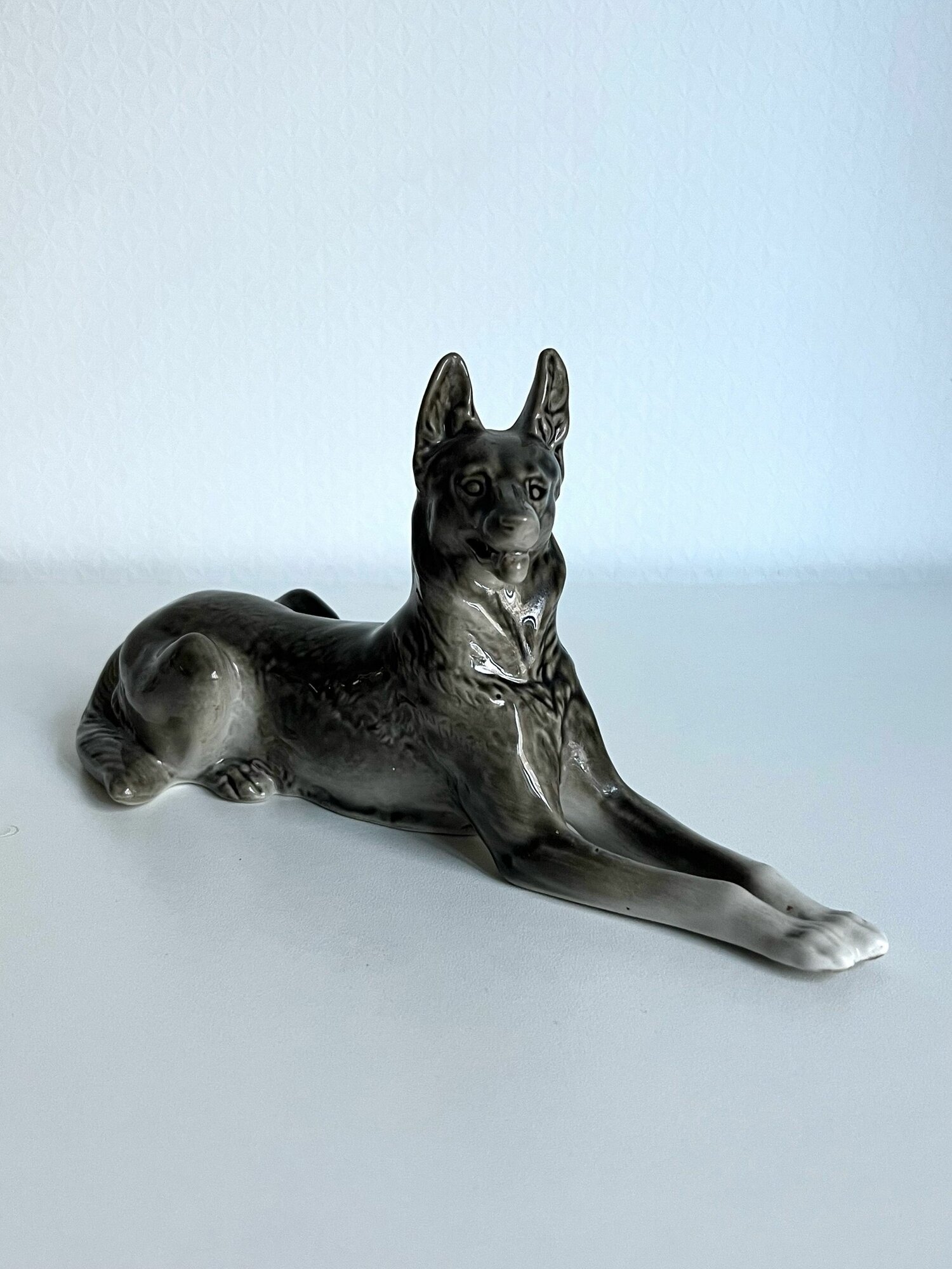 Статуэтка "Овчарка" Фарфор. ЛФЗ. СССР. Длина 23 см.