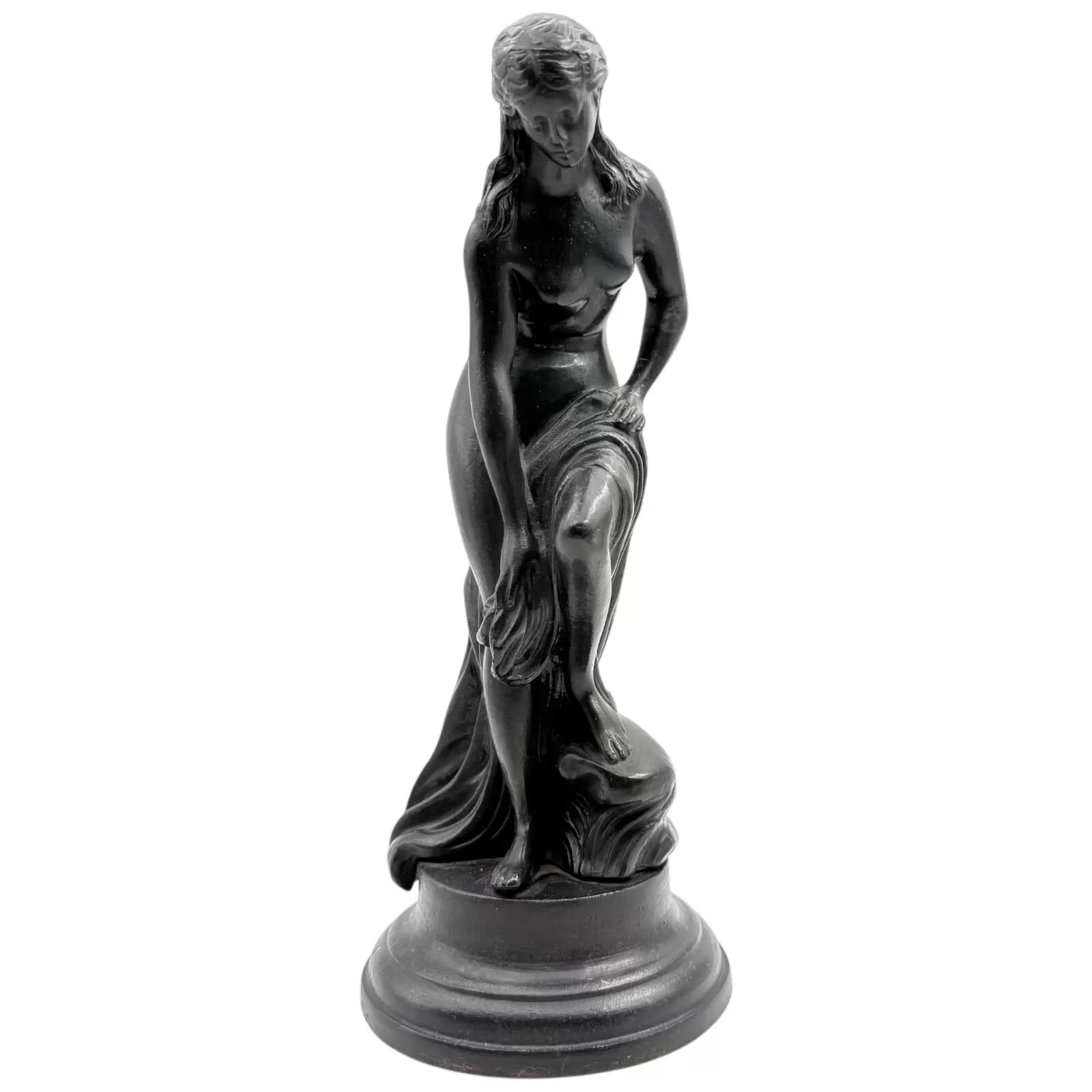 Чугунная статуэтка "Купальщица после купания (Купающаяся Венера)" 1998 г. Аллегрен, Касли, Россия