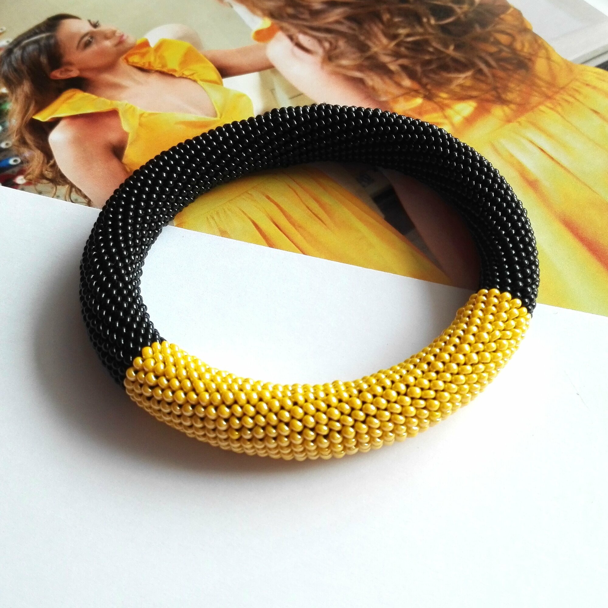 Плетеный браслет, бисер