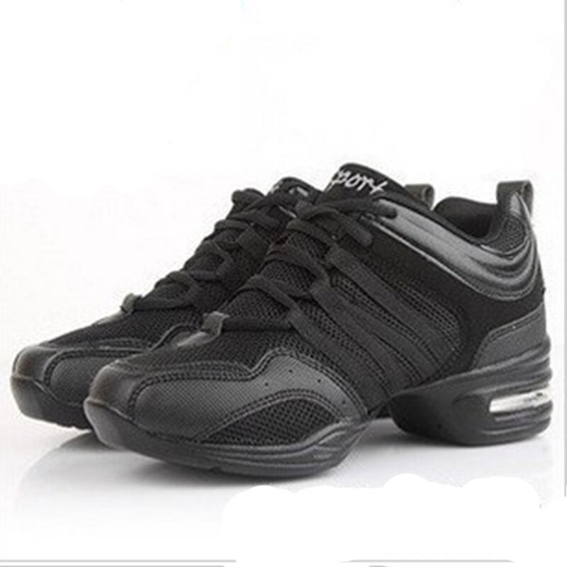 Спортивные туфли