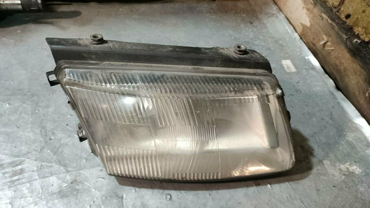 Фара правая Volkswagen Passat B5 1997 081411101R